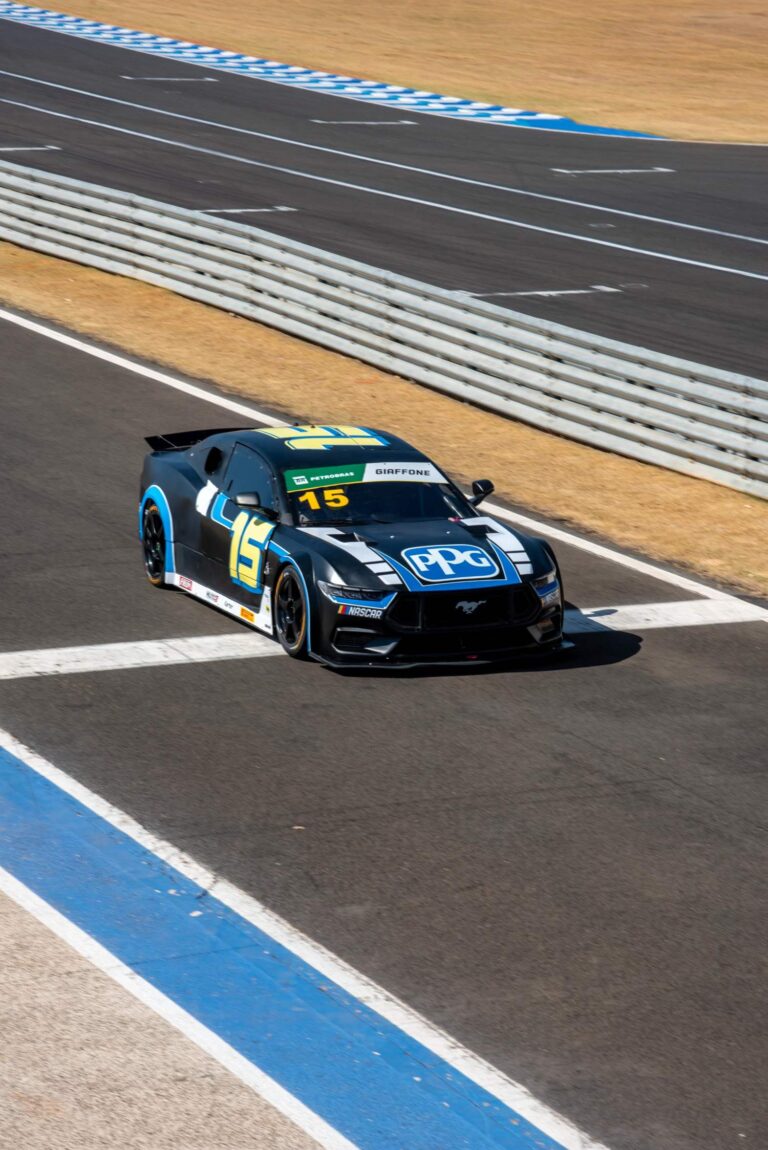Tito Giaffone conquista segundo lugar e sobe no pódio da NASCAR Brasil ...